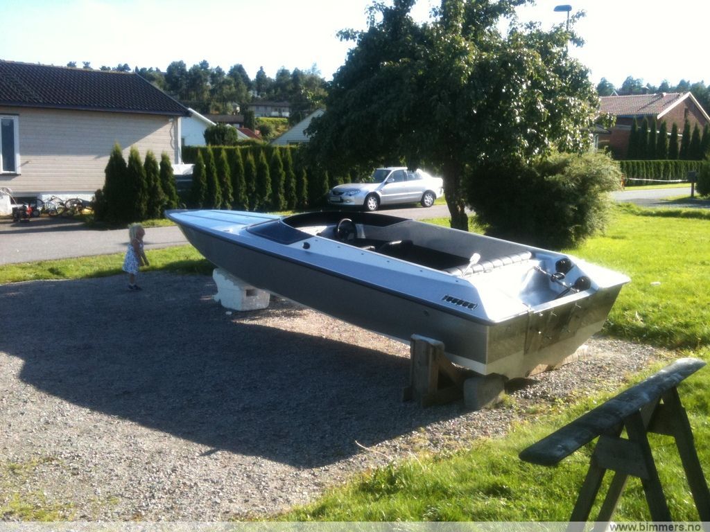 Marshan 19' With Mercury XR2 200hp race engine. How much setback?