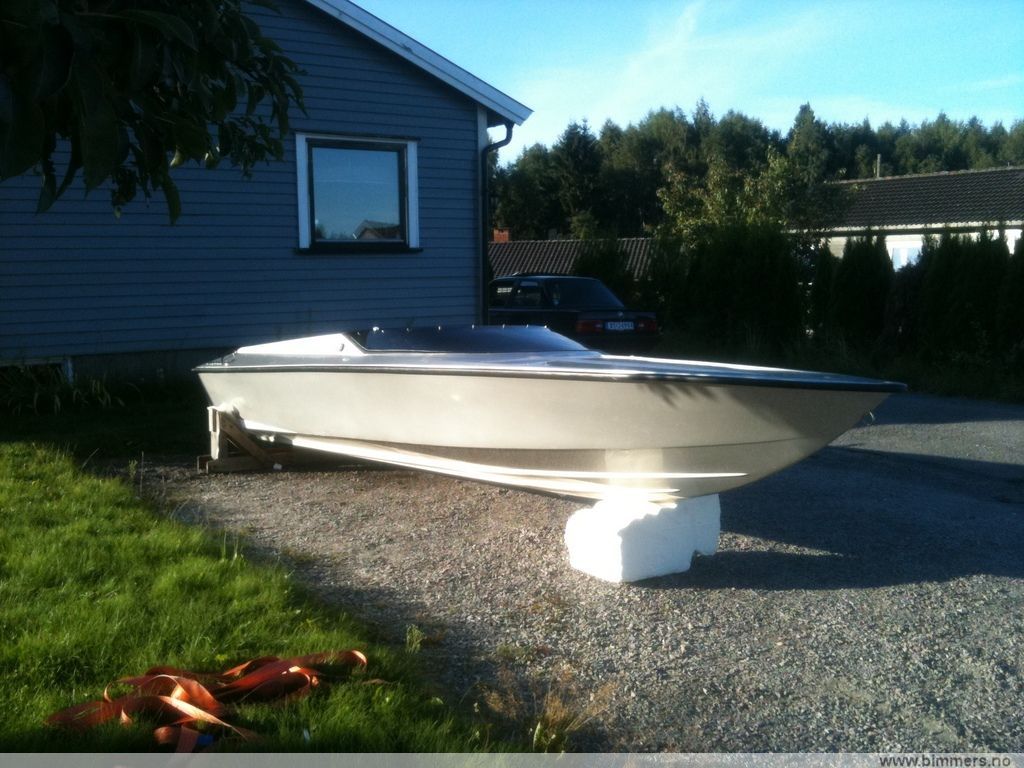 Marshan 19' With Mercury XR2 200hp race engine. How much setback?